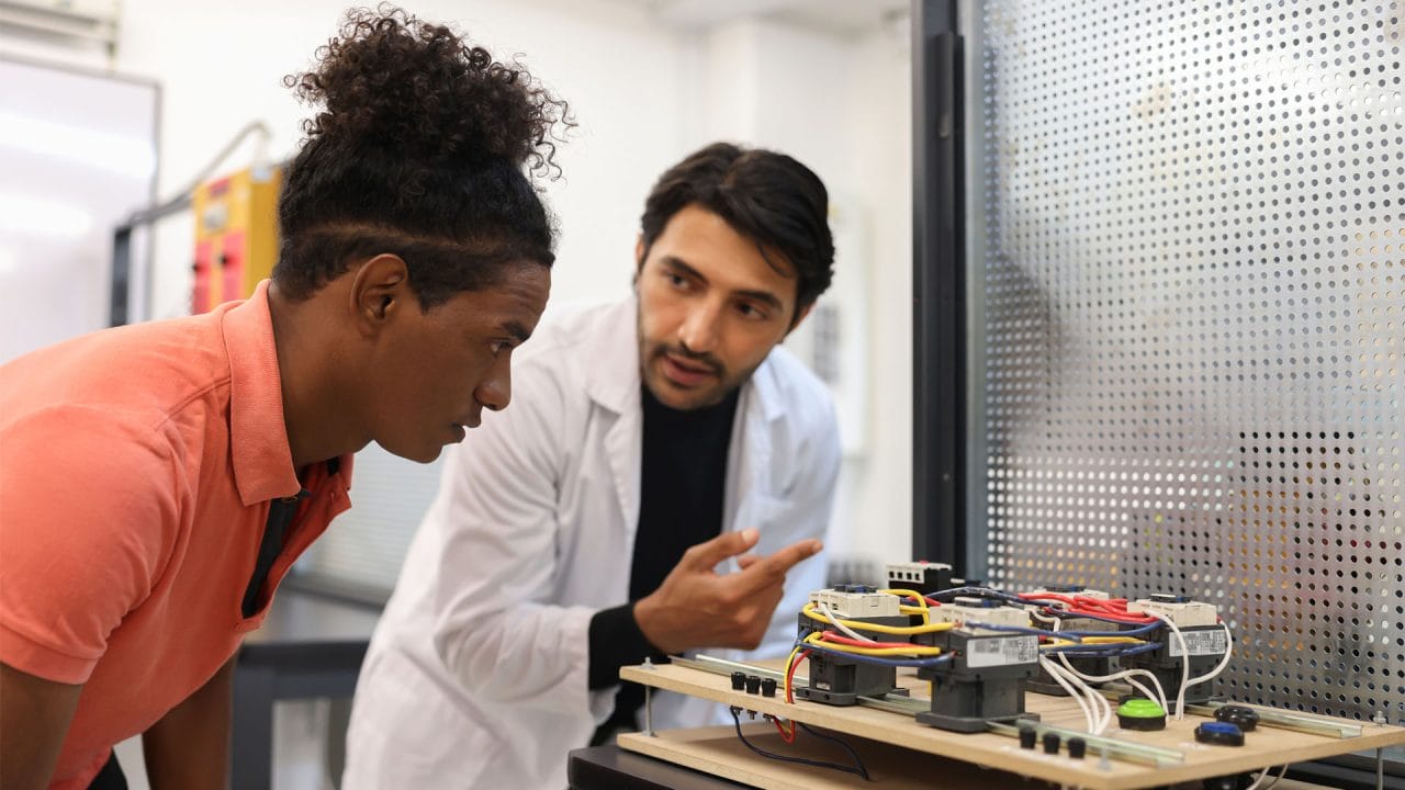 Software Bundles for Teachers, Researchers and Students - Maya HTT